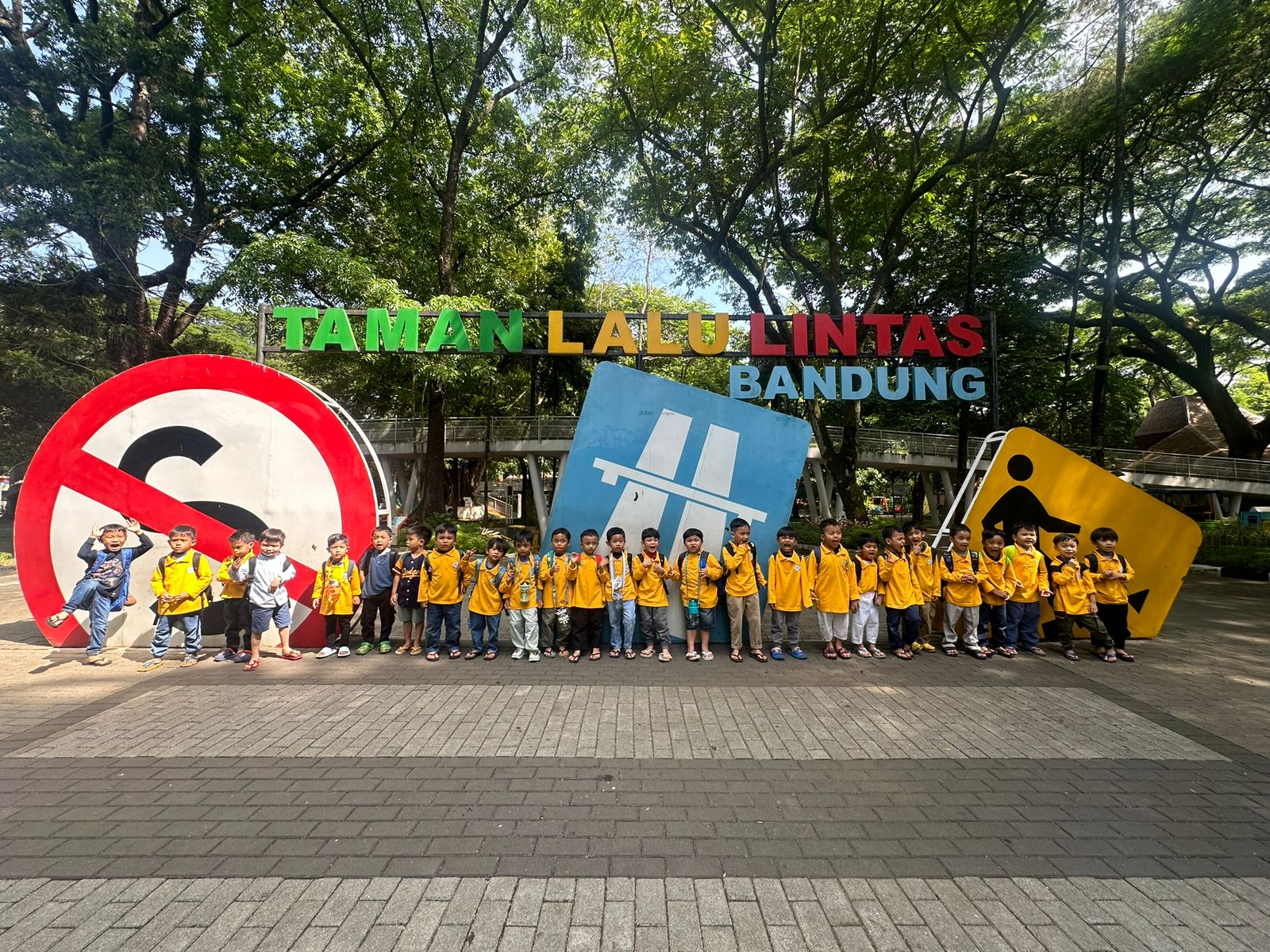 BLA Bermain Air di Taman Lalu Lintas Bandung - PG-TK Darul Hikam (Pre-K ...